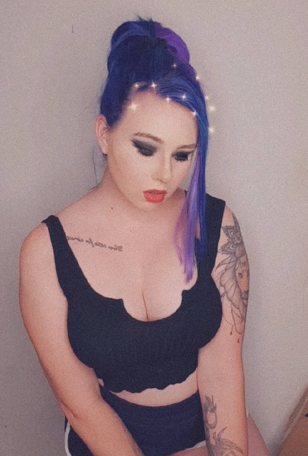 Feeling really cute today!! 😊 | Scrolller