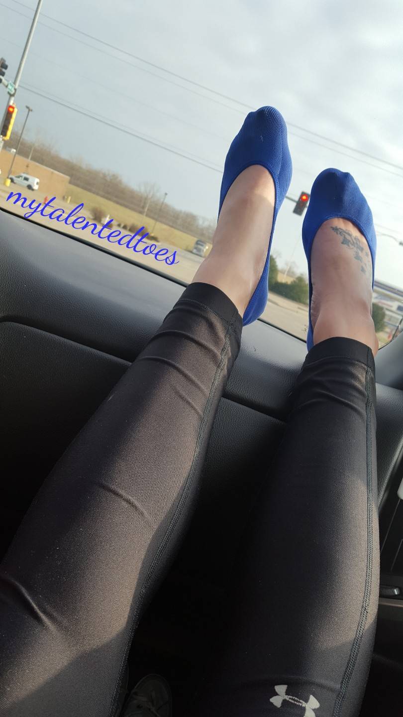 Feet on the dash! | Scrolller