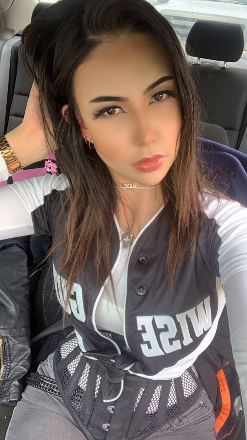 Felicia Vox | Scrolller