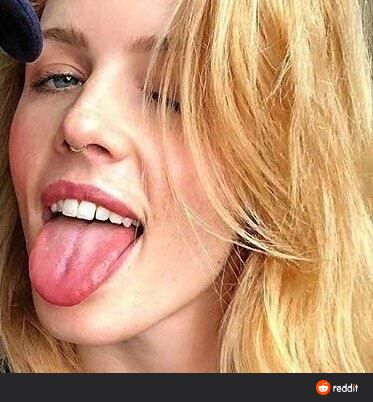 Felicity Smoak | Scrolller