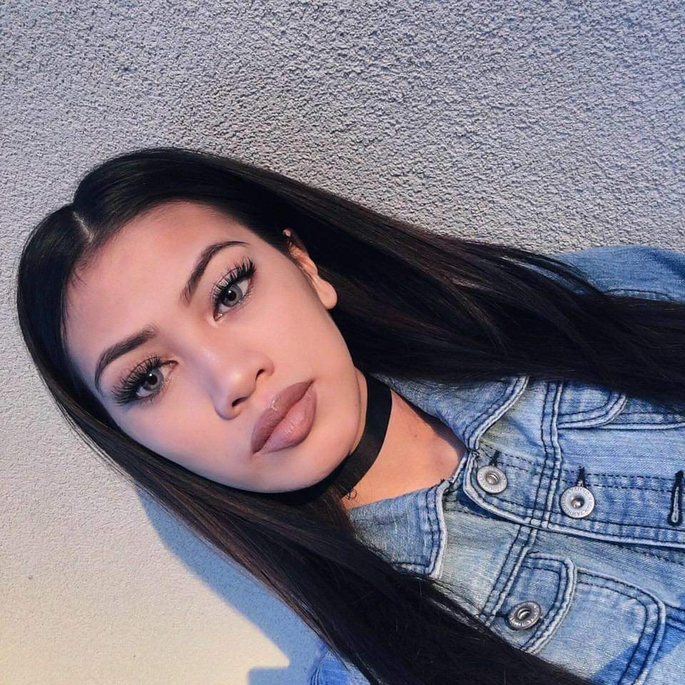 Filipina Scrolller