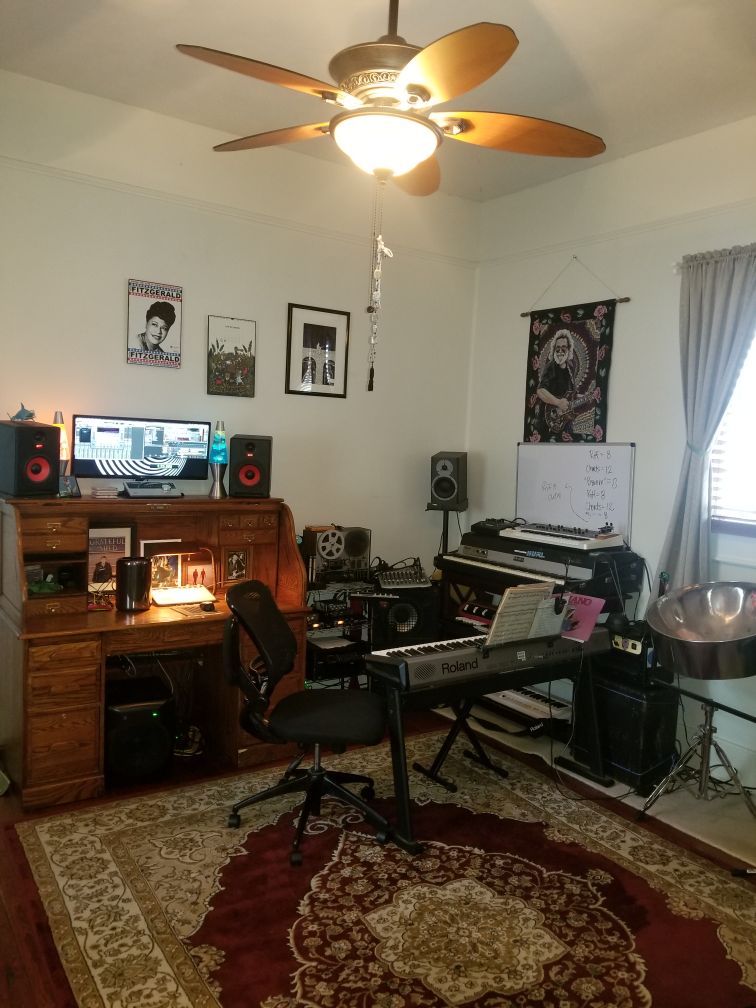 Finally cleaned up the Studio space | Scrolller