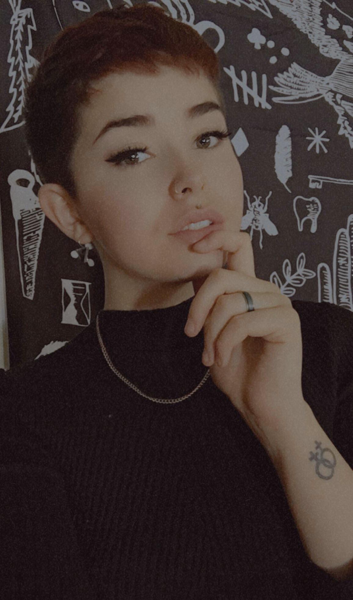 Finally feeling attractive with short hair. | Scrolller