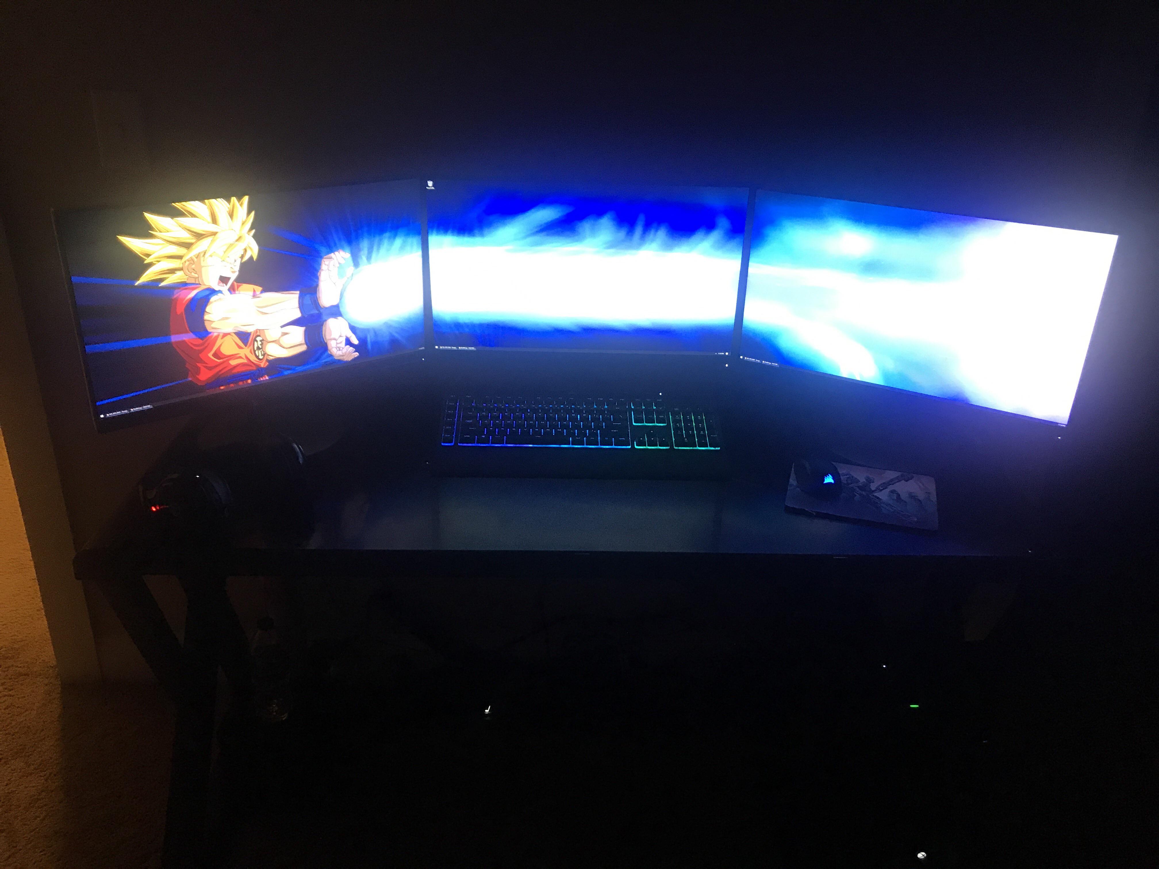 Finally joint the triple monitor club! So happy! 😊 | Scrolller