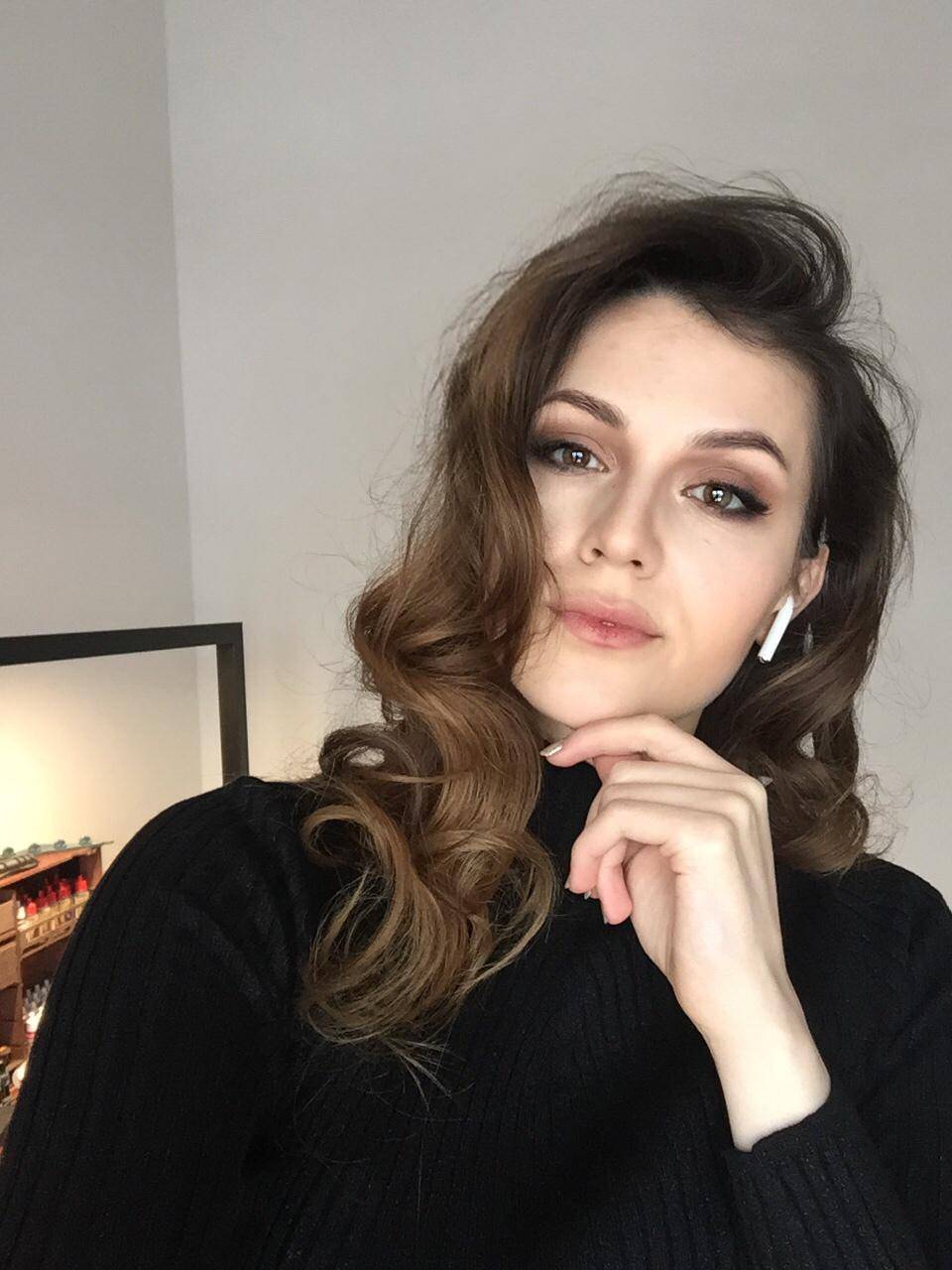 First time in weeks putting on a full face of make-up. Soft winged liner - one of my favorite ...