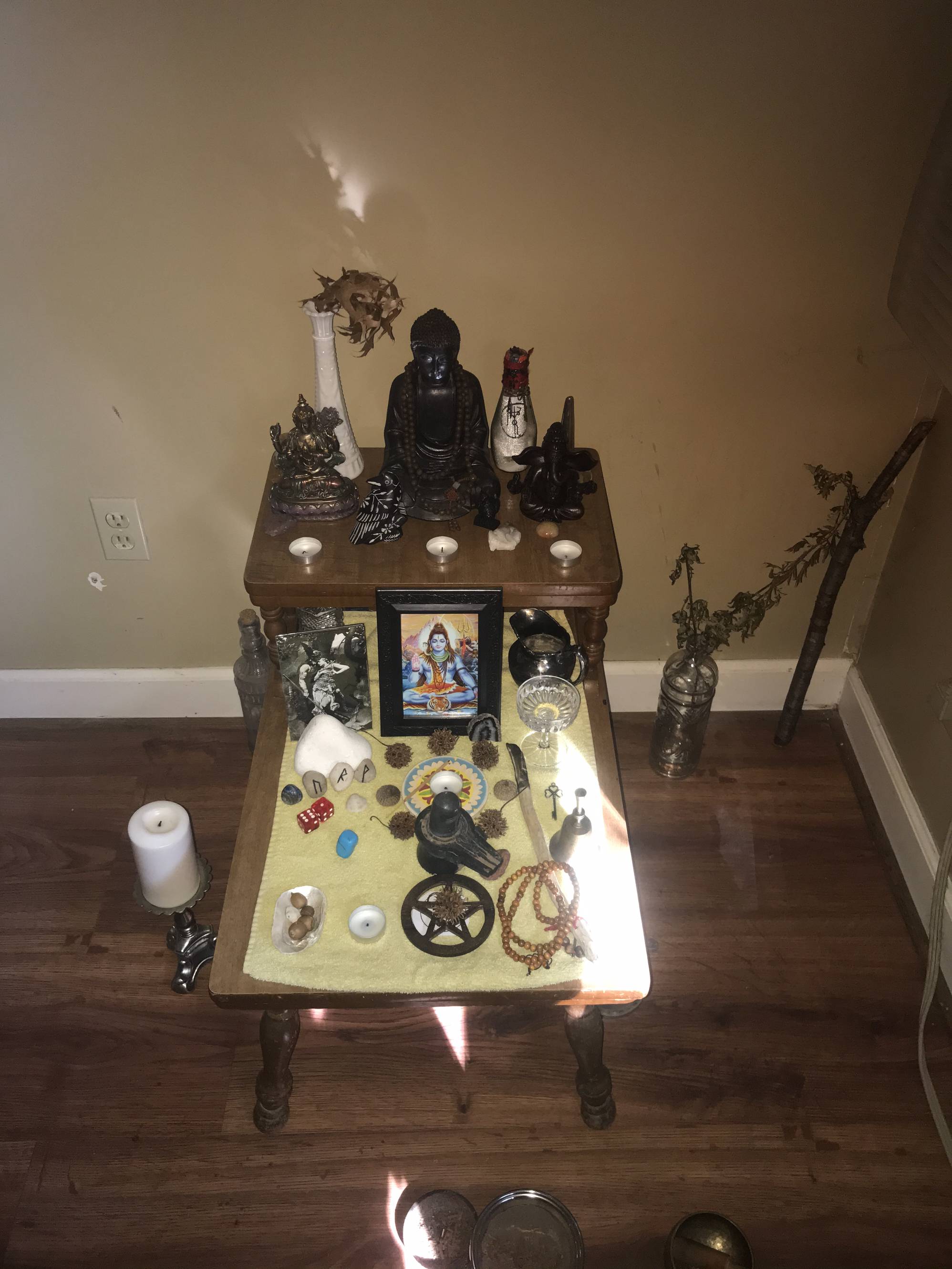 First time showing my altar. | Scrolller