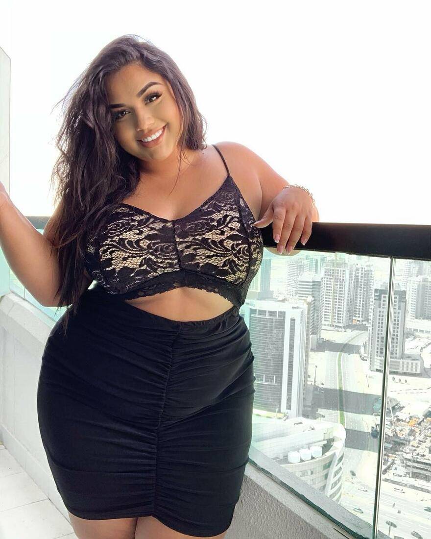 Flaunting her figure | Scrolller