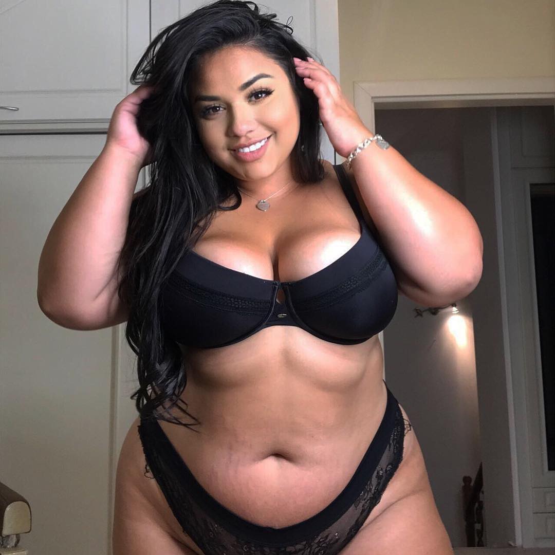 Flawless Curves | Scrolller