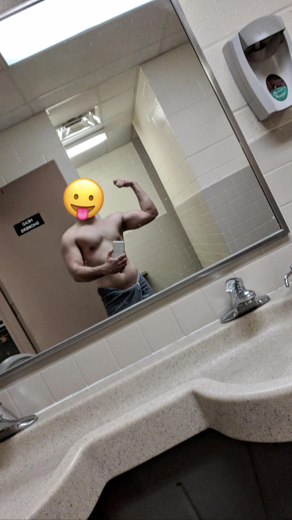 Flexin’ in the locker room bathroom. Hope no one walks in xD | Scrolller