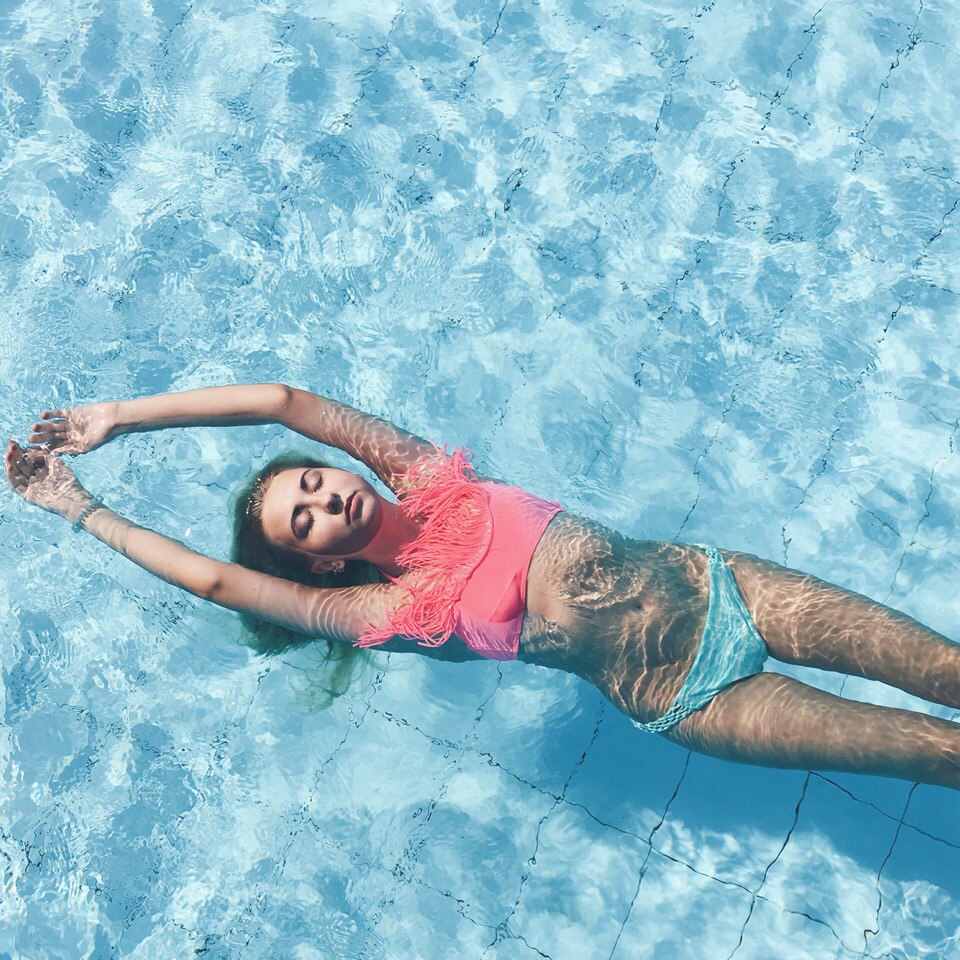 Floating | Scrolller