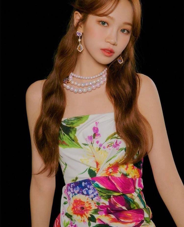 Flower Dress Chaewon | Scrolller