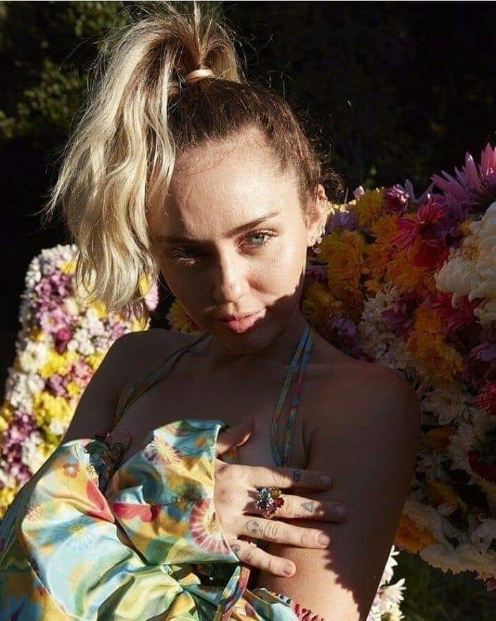 Flower queen | Scrolller