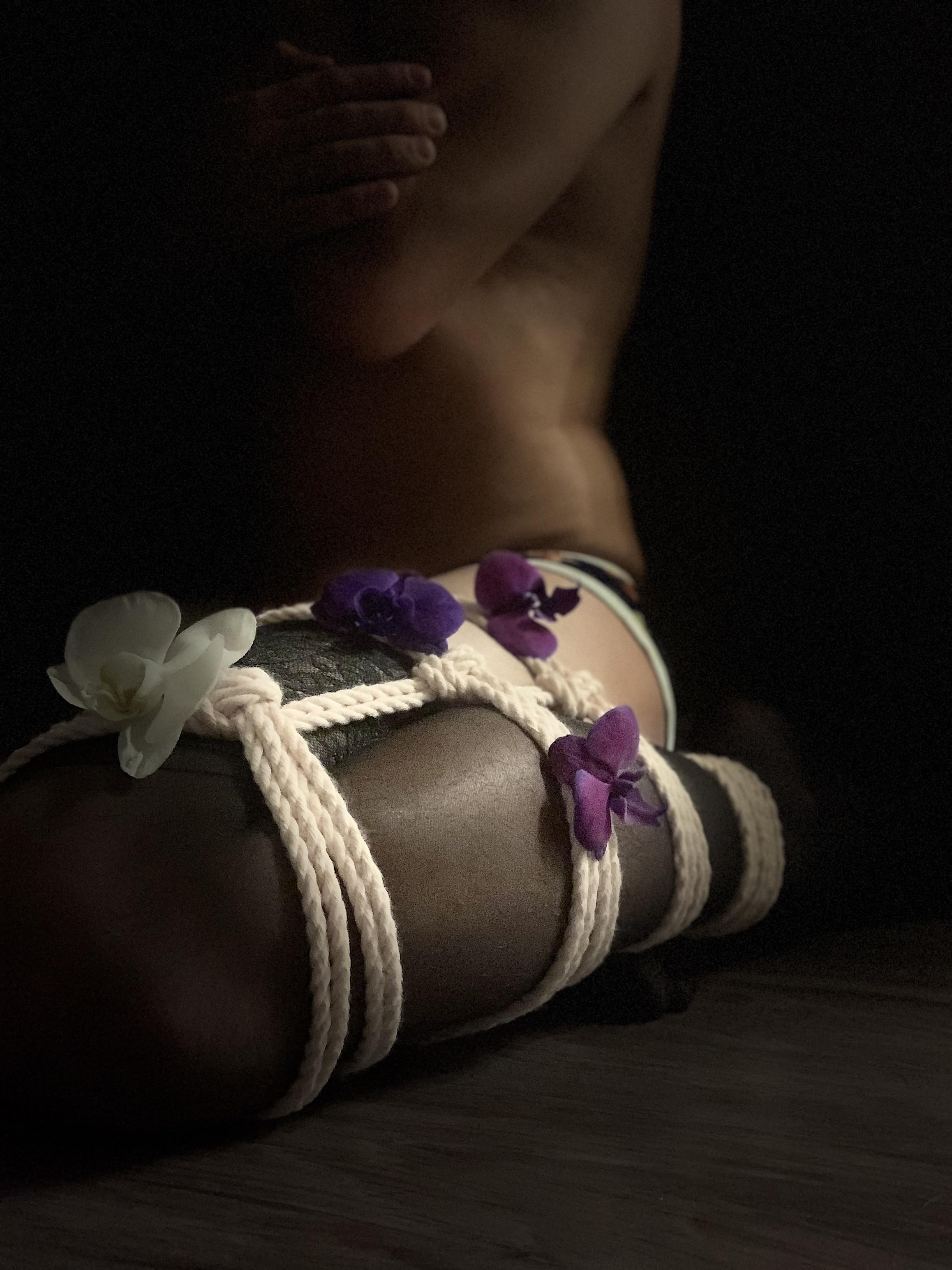 Flowers in twined in rope | Scrolller