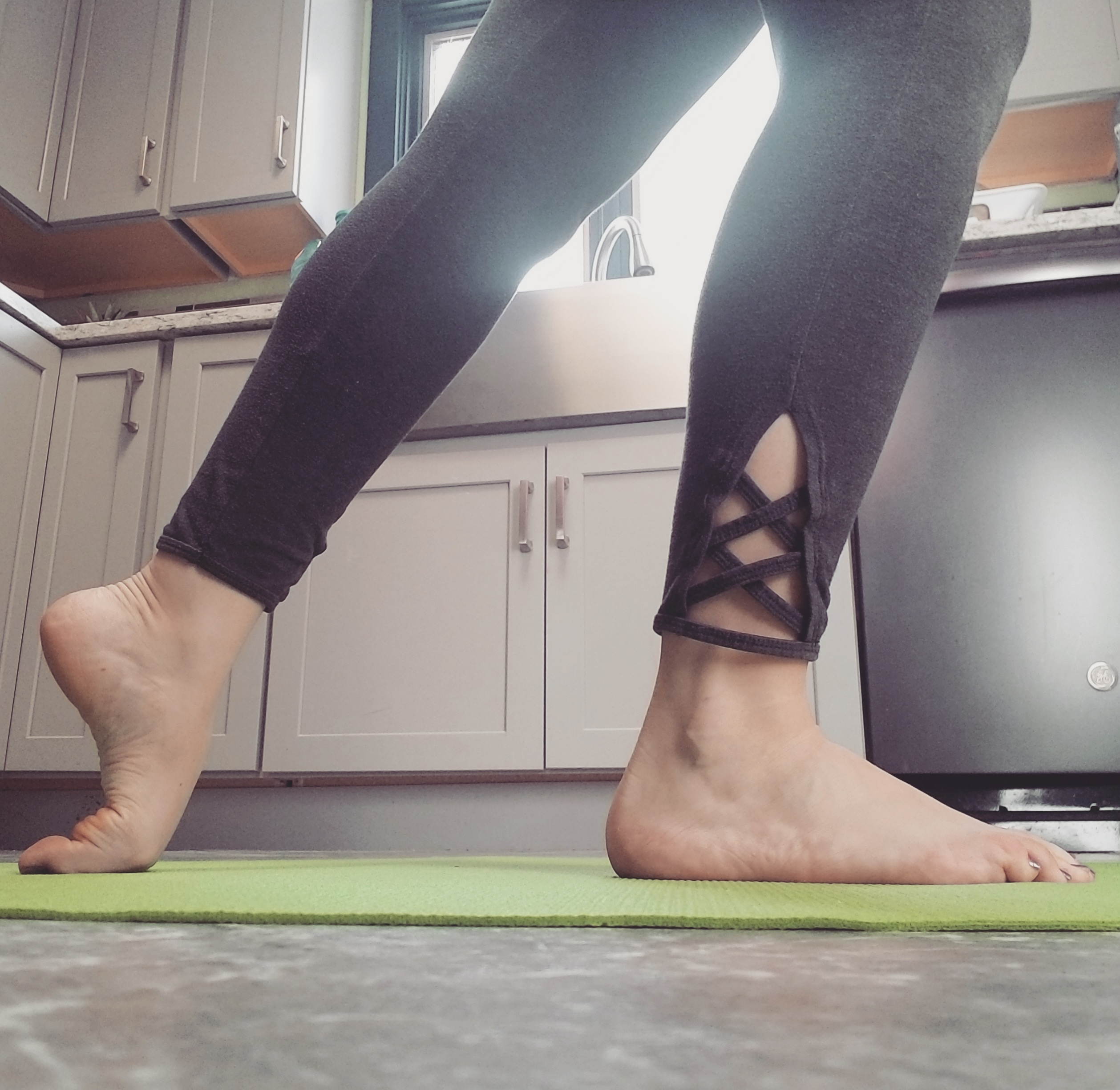 Foot stretches are the best 🤗 | Scrolller