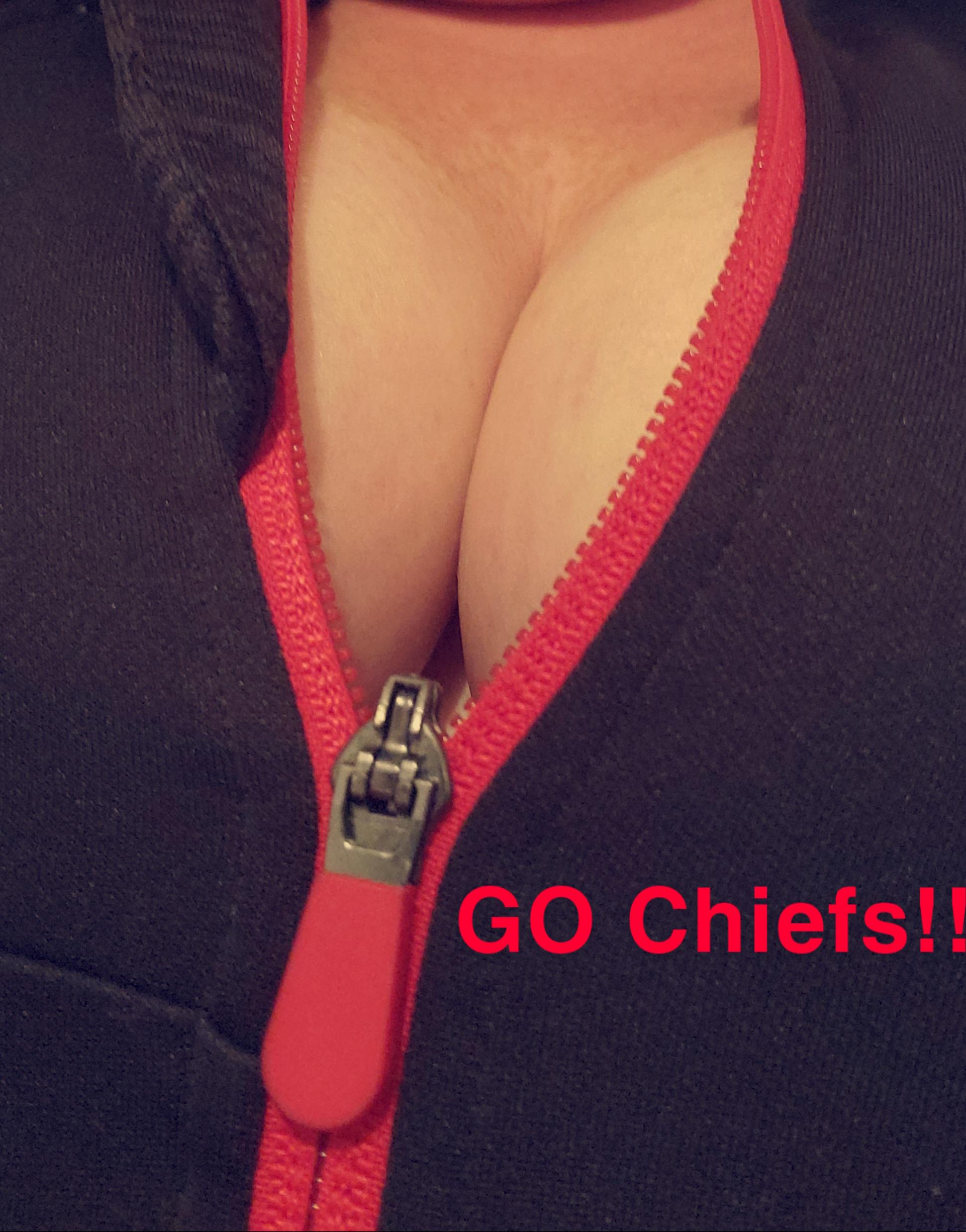 Football Sunday! Go Chiefs!! | Scrolller