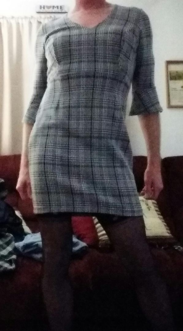 Form fitting dress! | Scrolller