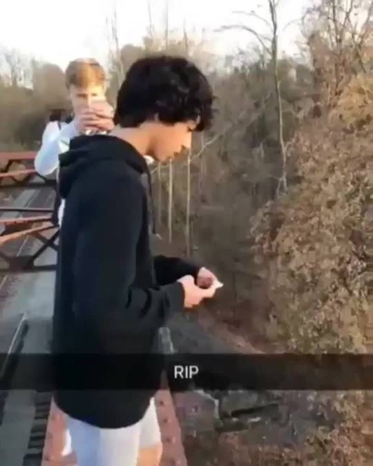 Flip phone | Scrolller