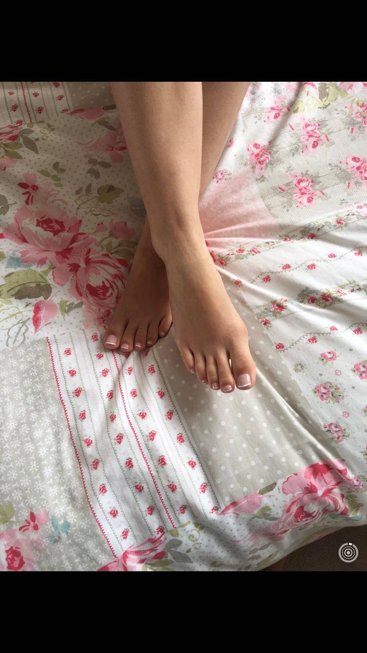 French tips 👣 - Louisa | Scrolller