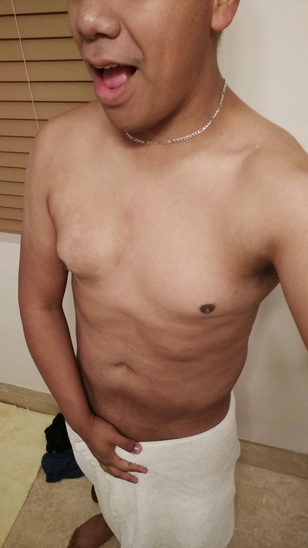 Freshly showered and shaved from head to toe! Just for you, Babe 😉 [Extra photo in comments ...