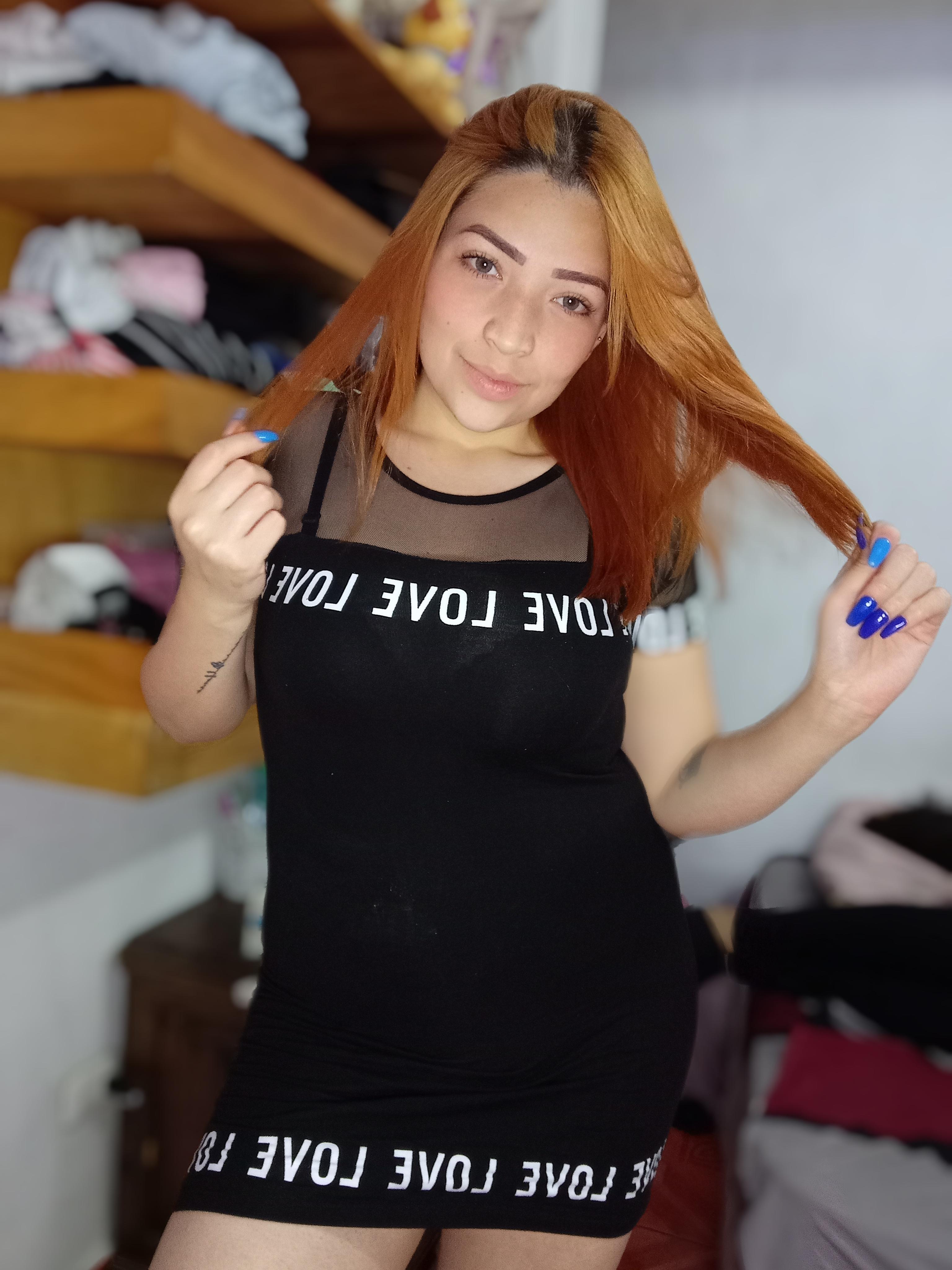 Friday 🤩 (f) (21f) | Scrolller