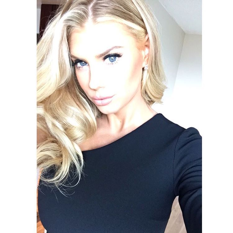 Friday Face | Scrolller