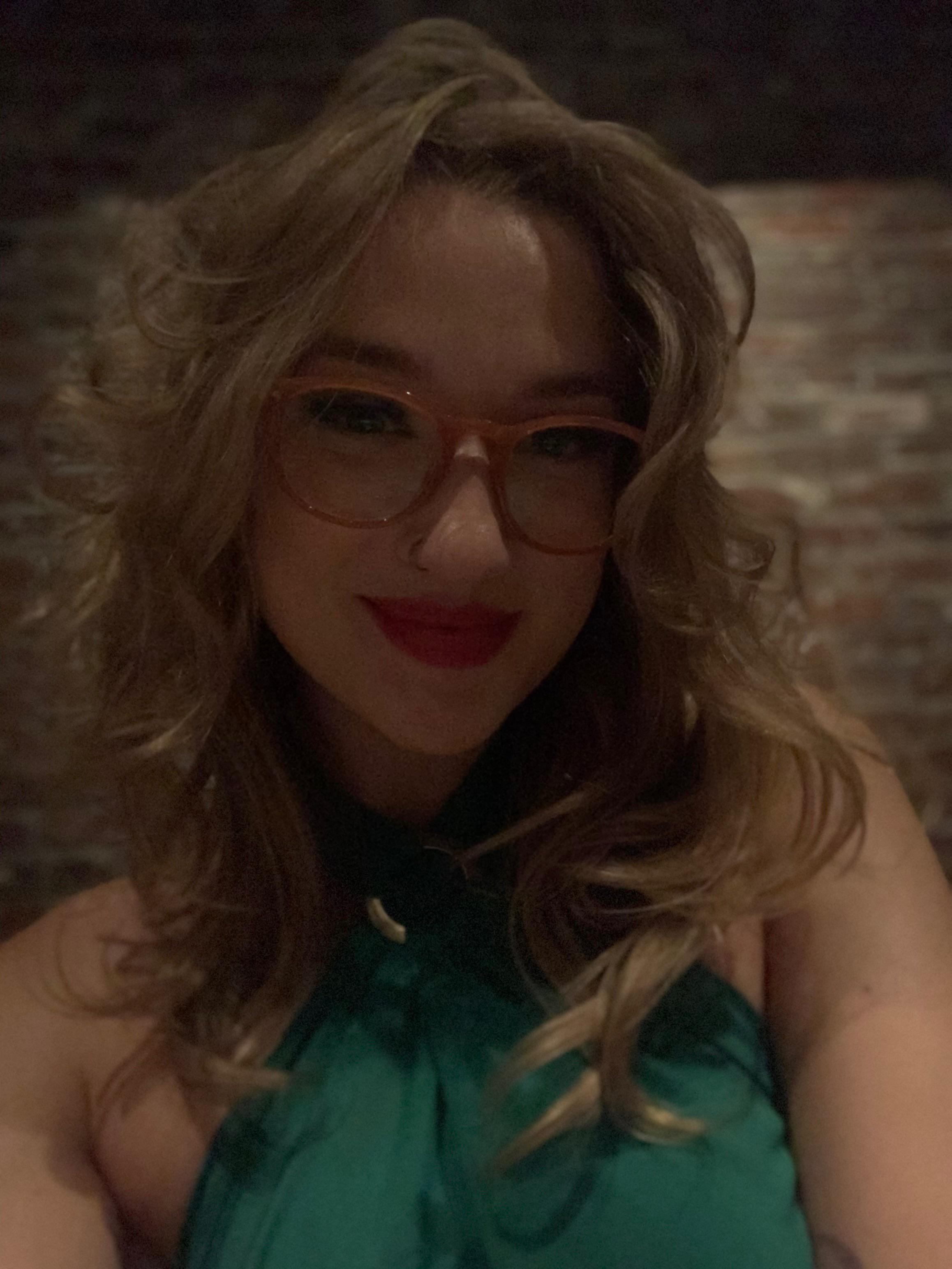 Friday night vibes 😘😘 | Scrolller