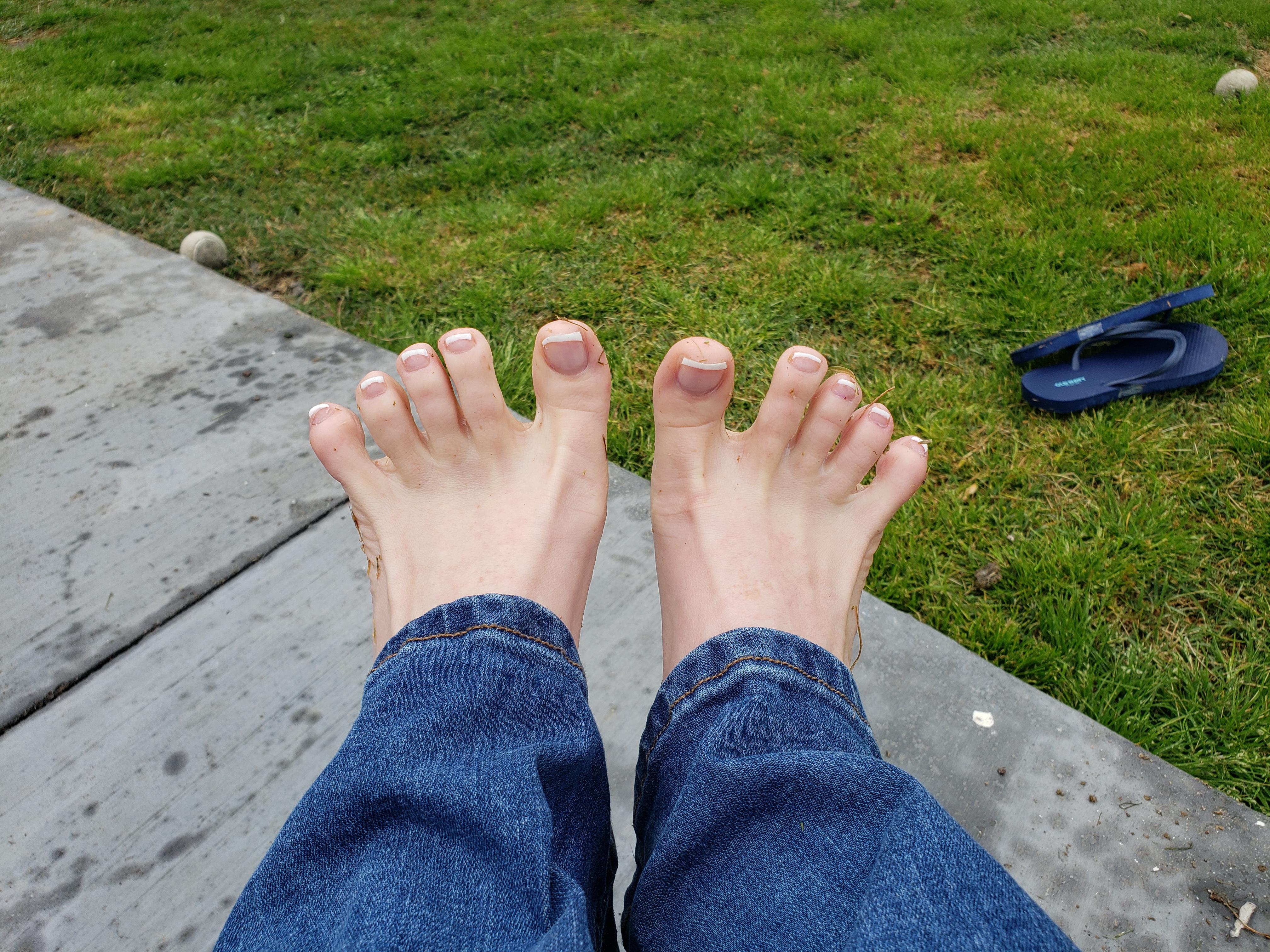 Friday toe spread 😁 | Scrolller