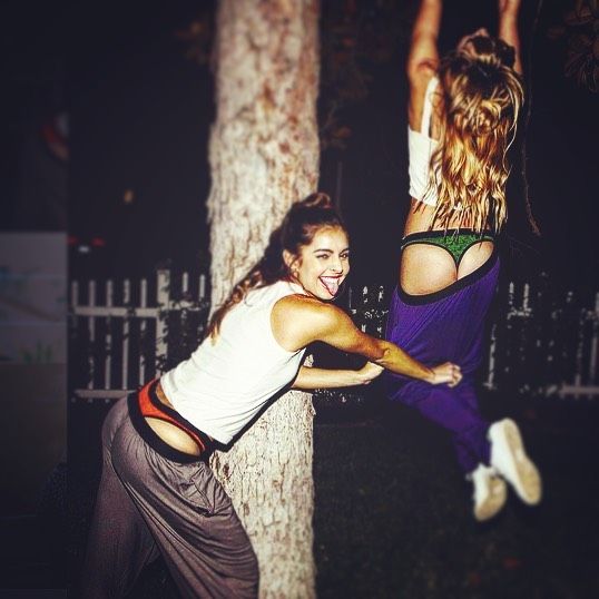 friends helping friends | Scrolller