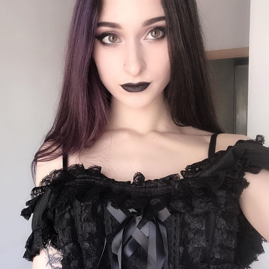 Frilly Goth | Scrolller