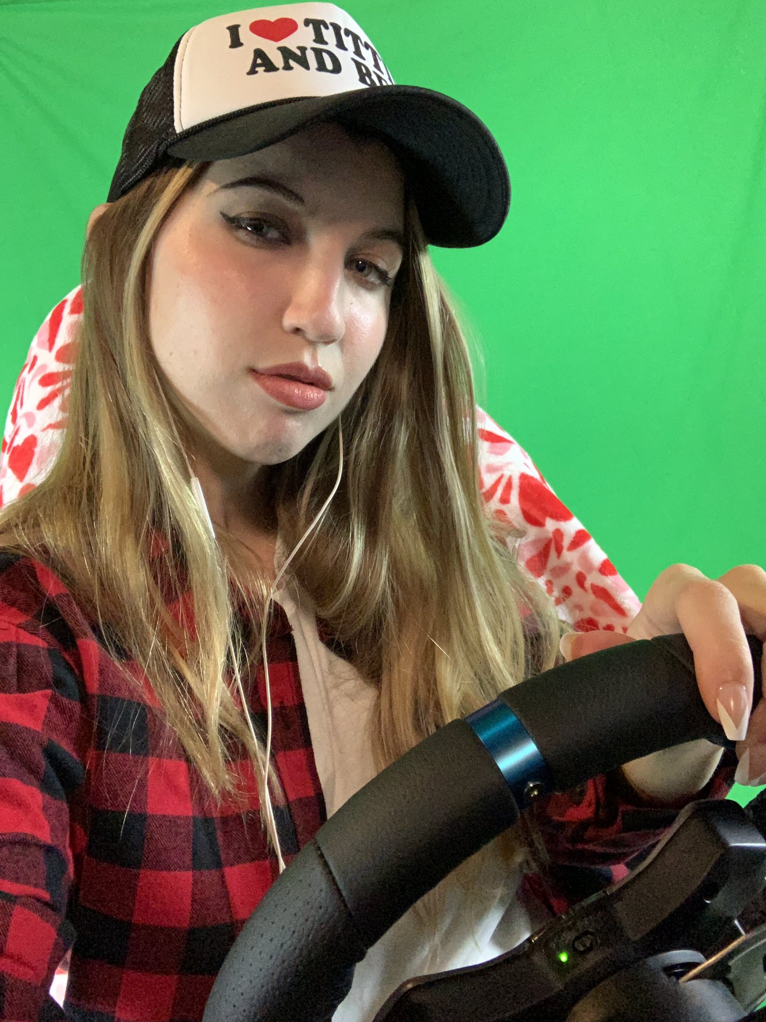 Frivvi Titties & Beer | Scrolller