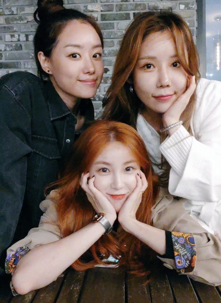 From the Secret 10th Anniversary VLive celebration stream | Scrolller