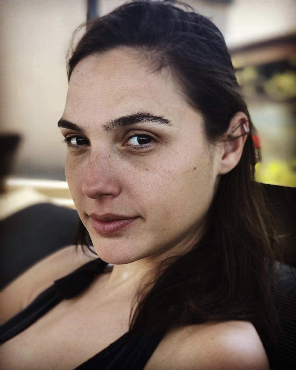 Gal Gadot just has one of those faces you can't help but wanna nut on | Scrolller