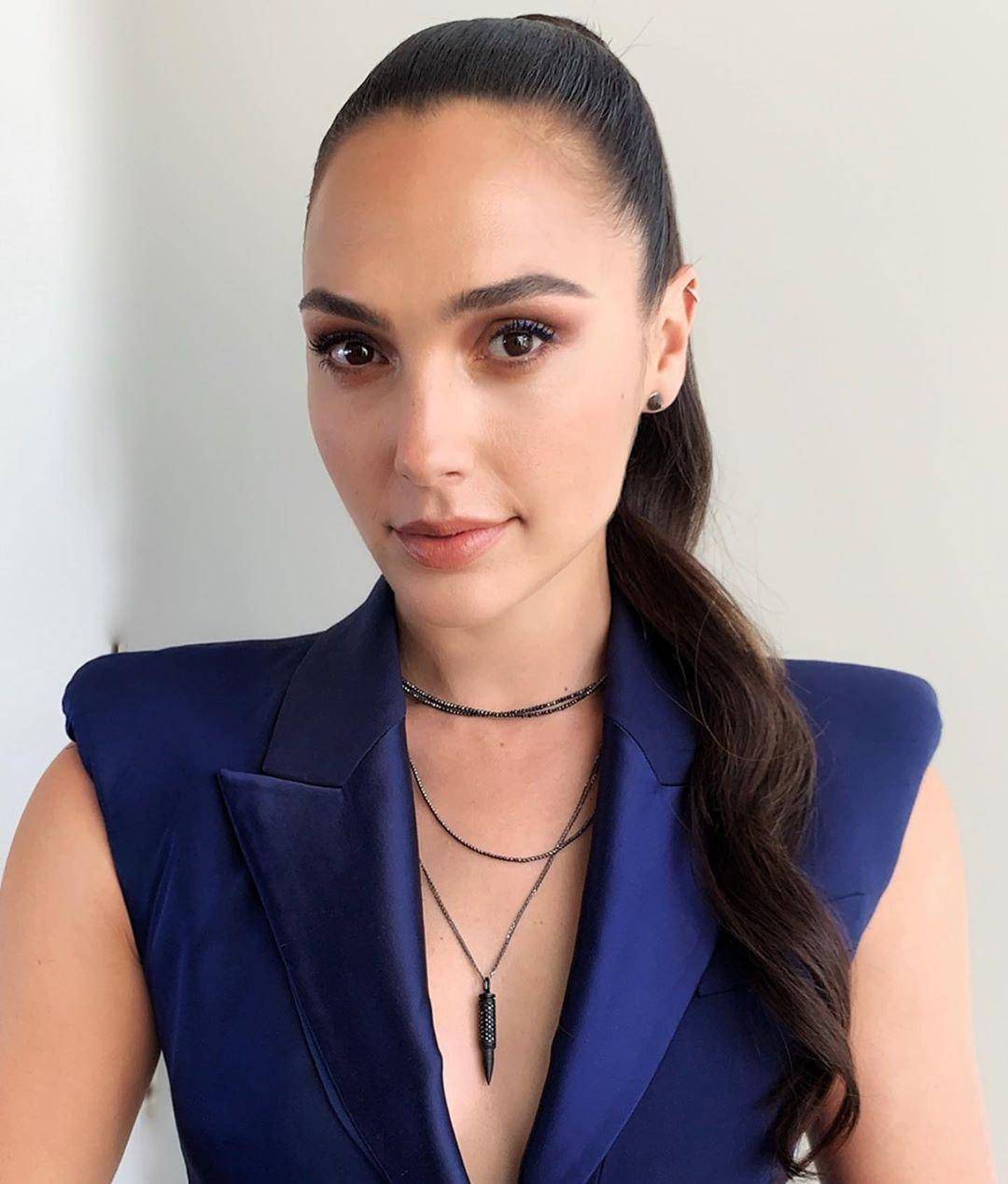 Gal Goddess | Scrolller