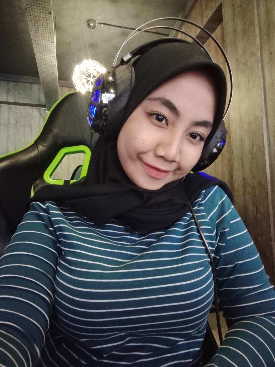 Gamer girl padu | Scrolller