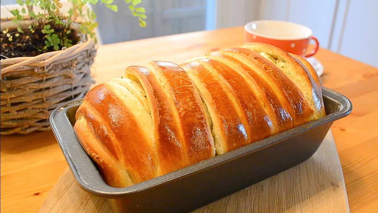 Garlic Bread in Layers | Scrolller