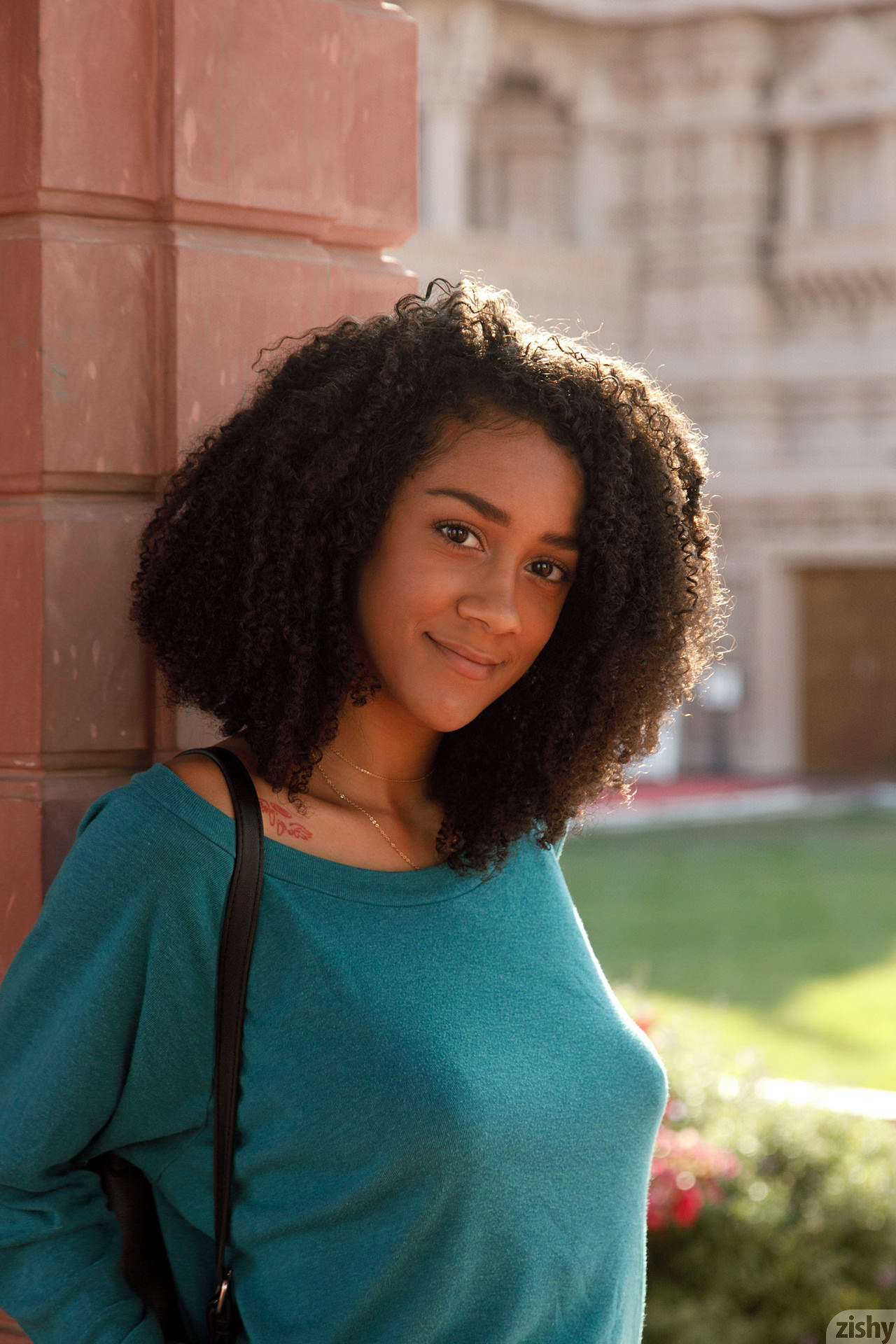 Georgia Ames | Scrolller