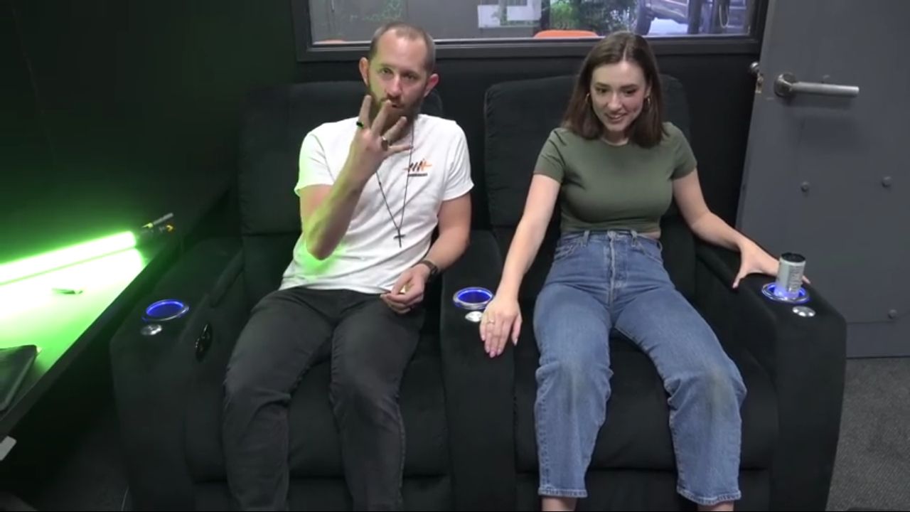 Getting off next to her boss | Scrolller