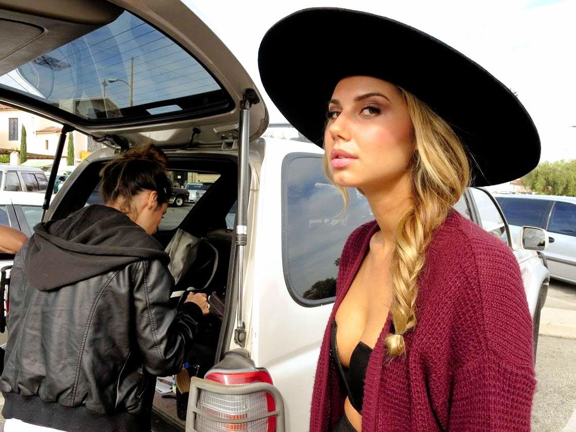 Getting ready for the photo-shoot | Scrolller