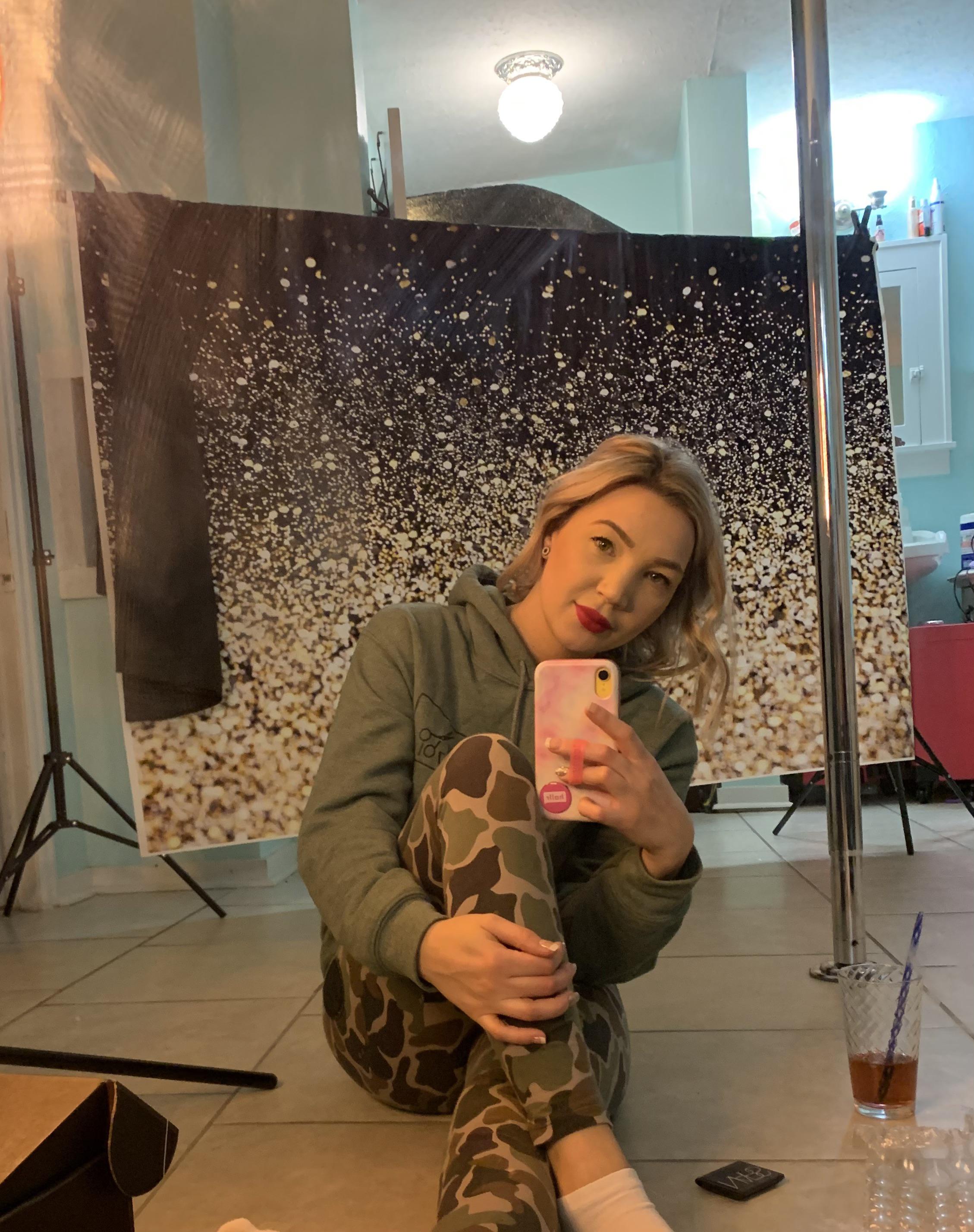 Getting ready to work the pole | Scrolller