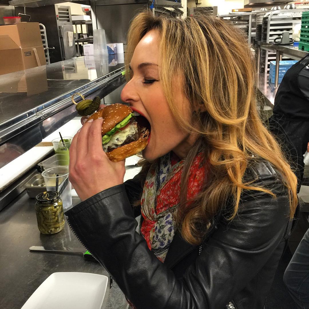Giada and her burger | Scrolller