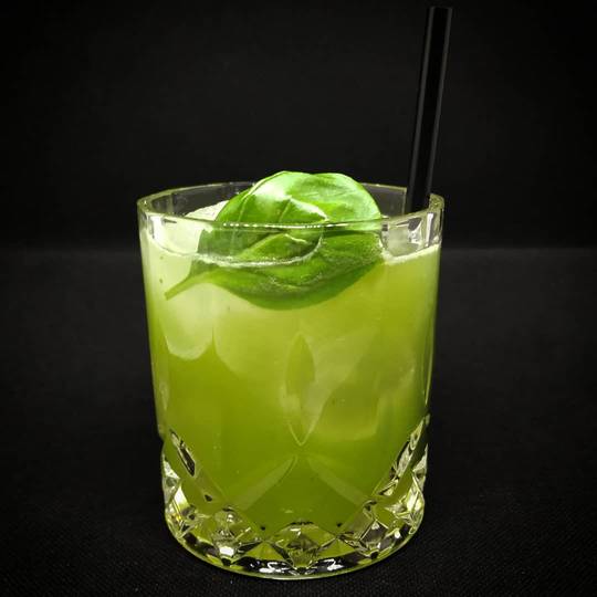 Gin Basil Smash | Scrolller