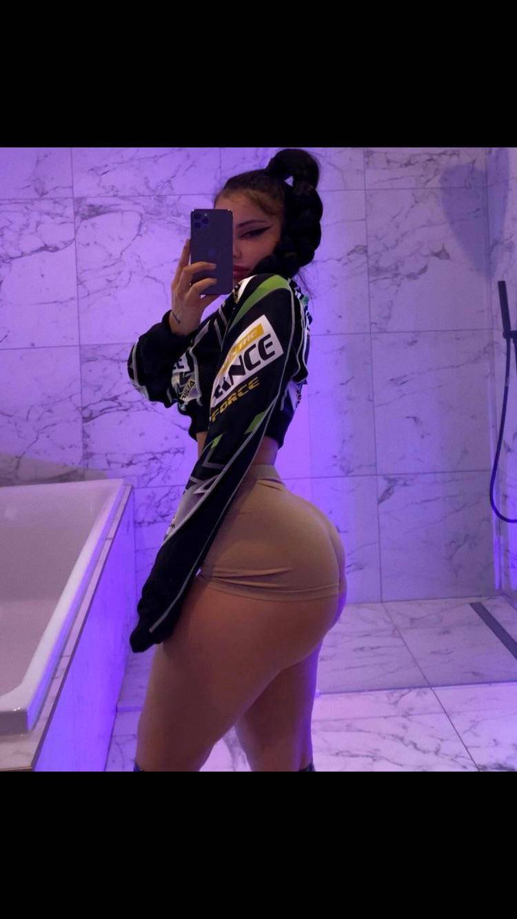 Gina Savage | Scrolller