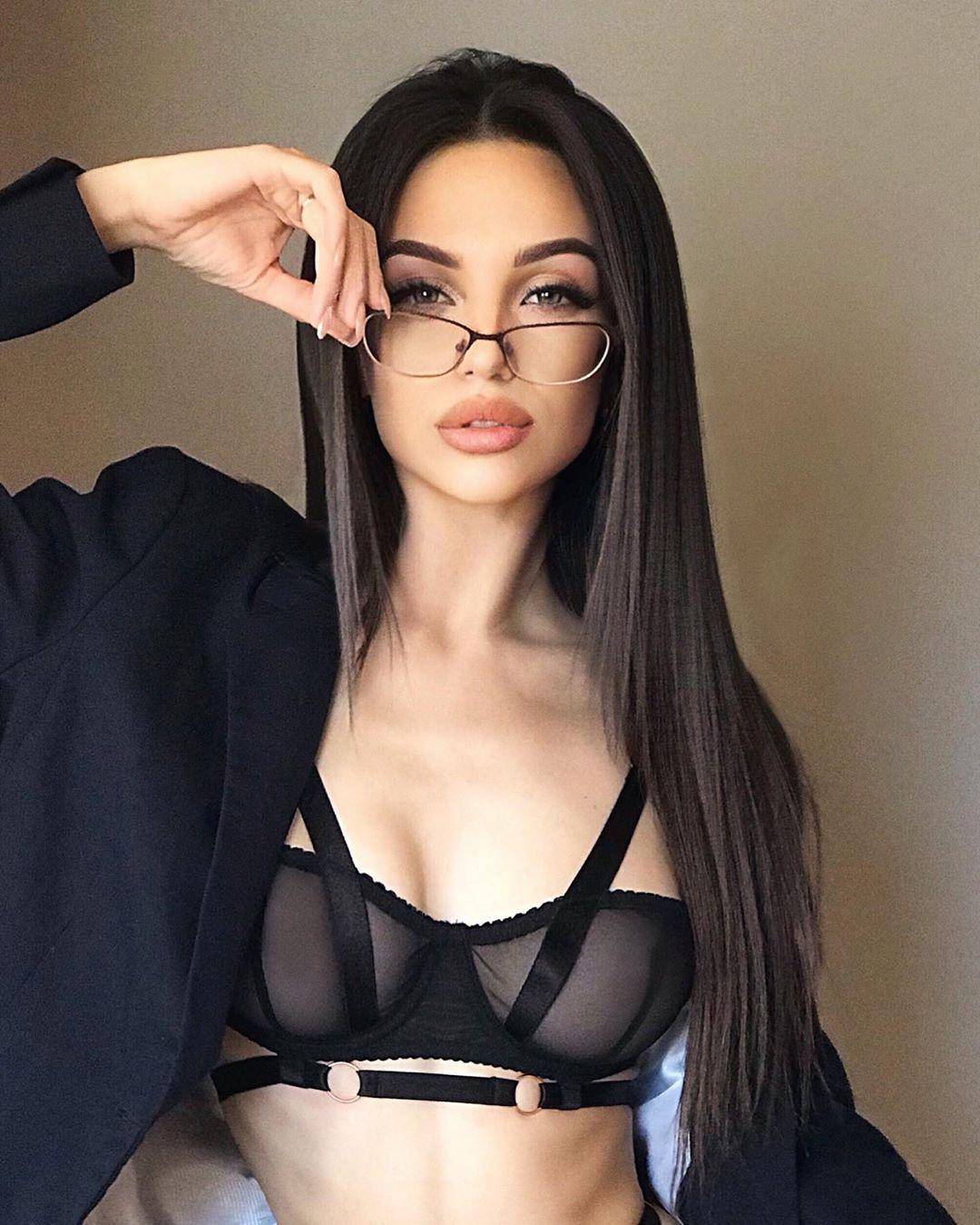 Girls With Glasses | Scrolller