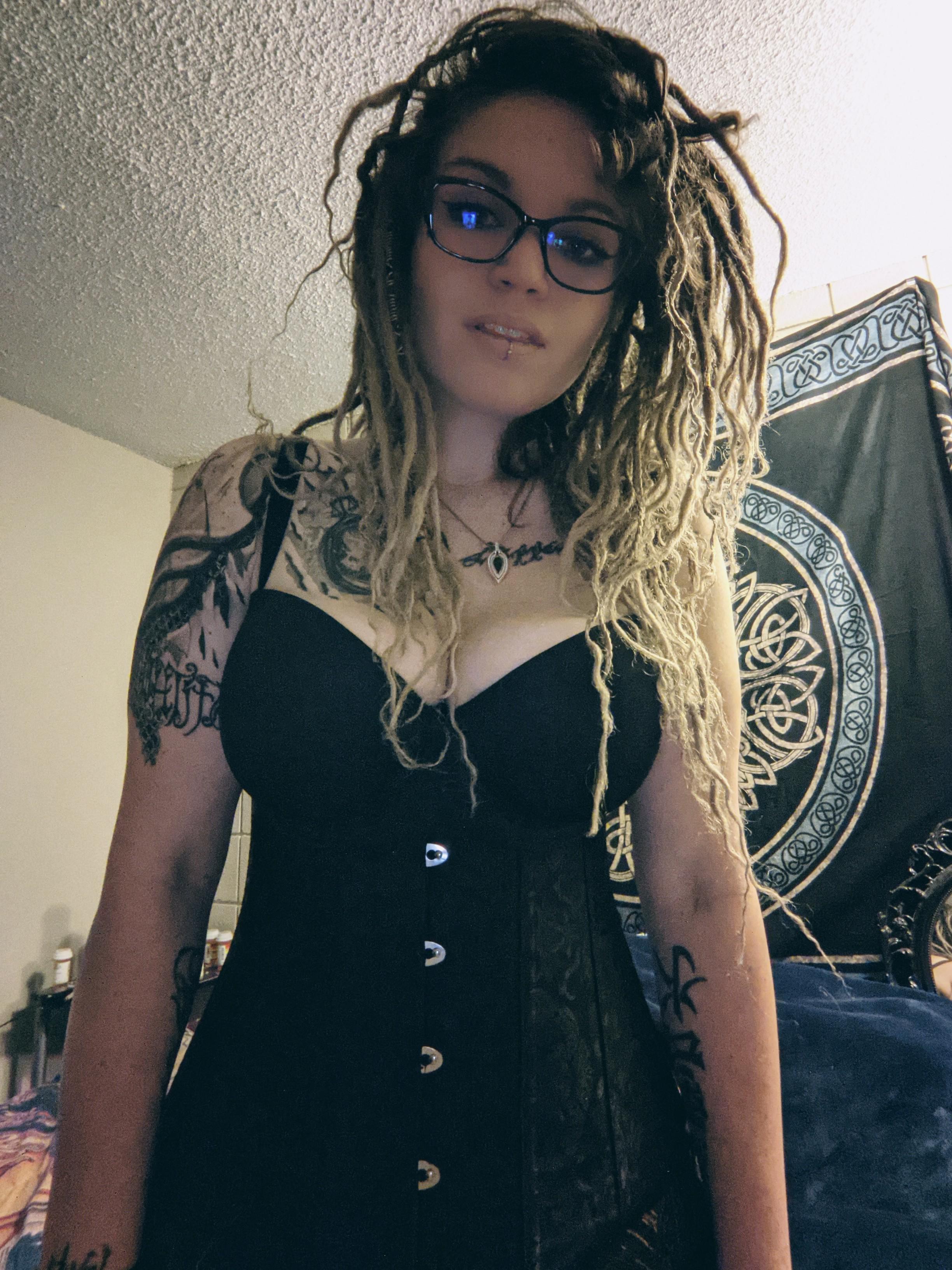 Glasses/corset/tattoos/dreads...wow just realized there's a lot going on with my style here😂😅 ️ ...