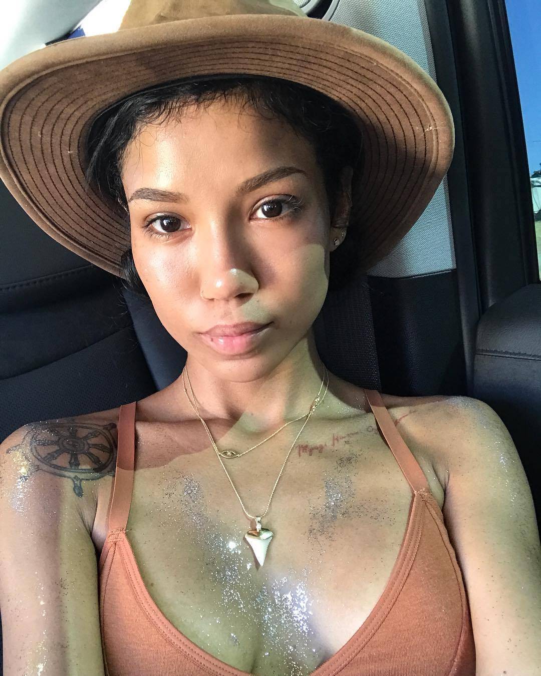 Glitter Breasted Fairy Crip Mother | Scrolller