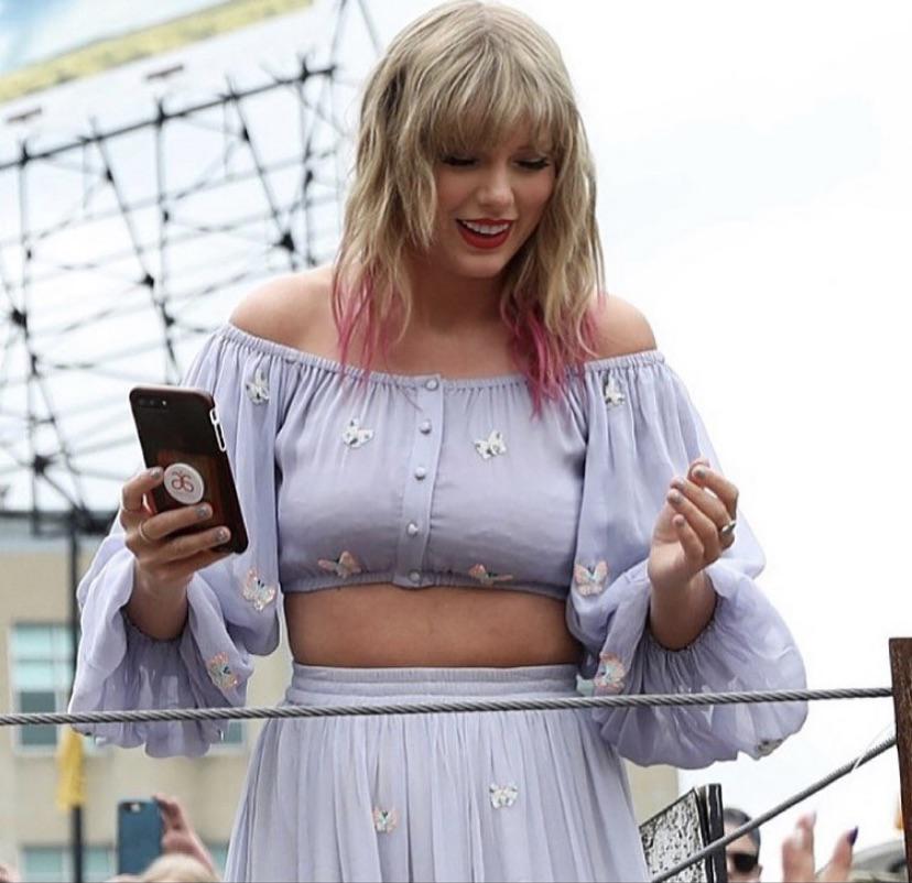 Glorious!! | Scrolller