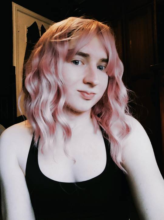 Going for that edgy alt girl look, wassup | Scrolller