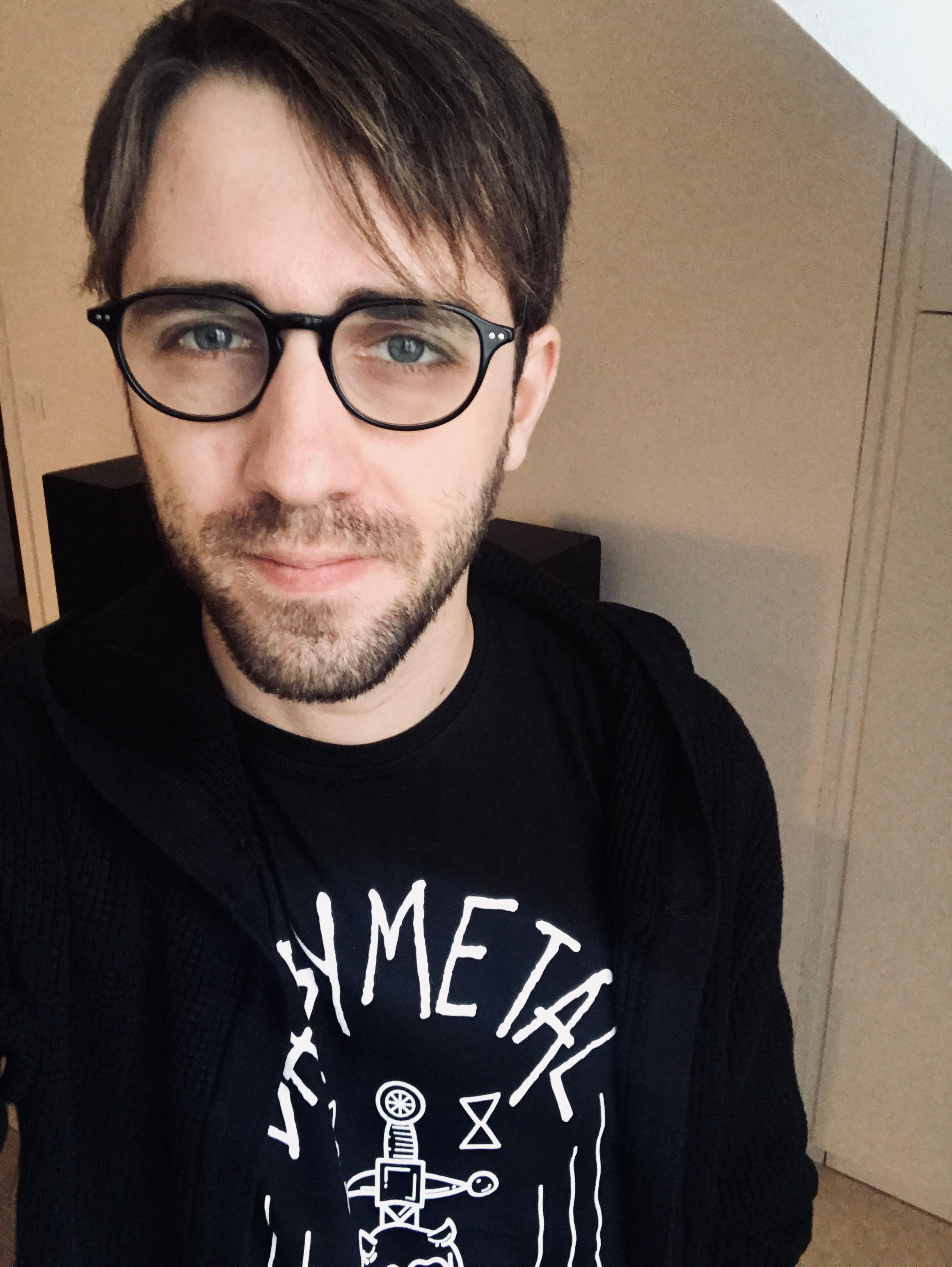 Good evening ! (Over18) | Scrolller