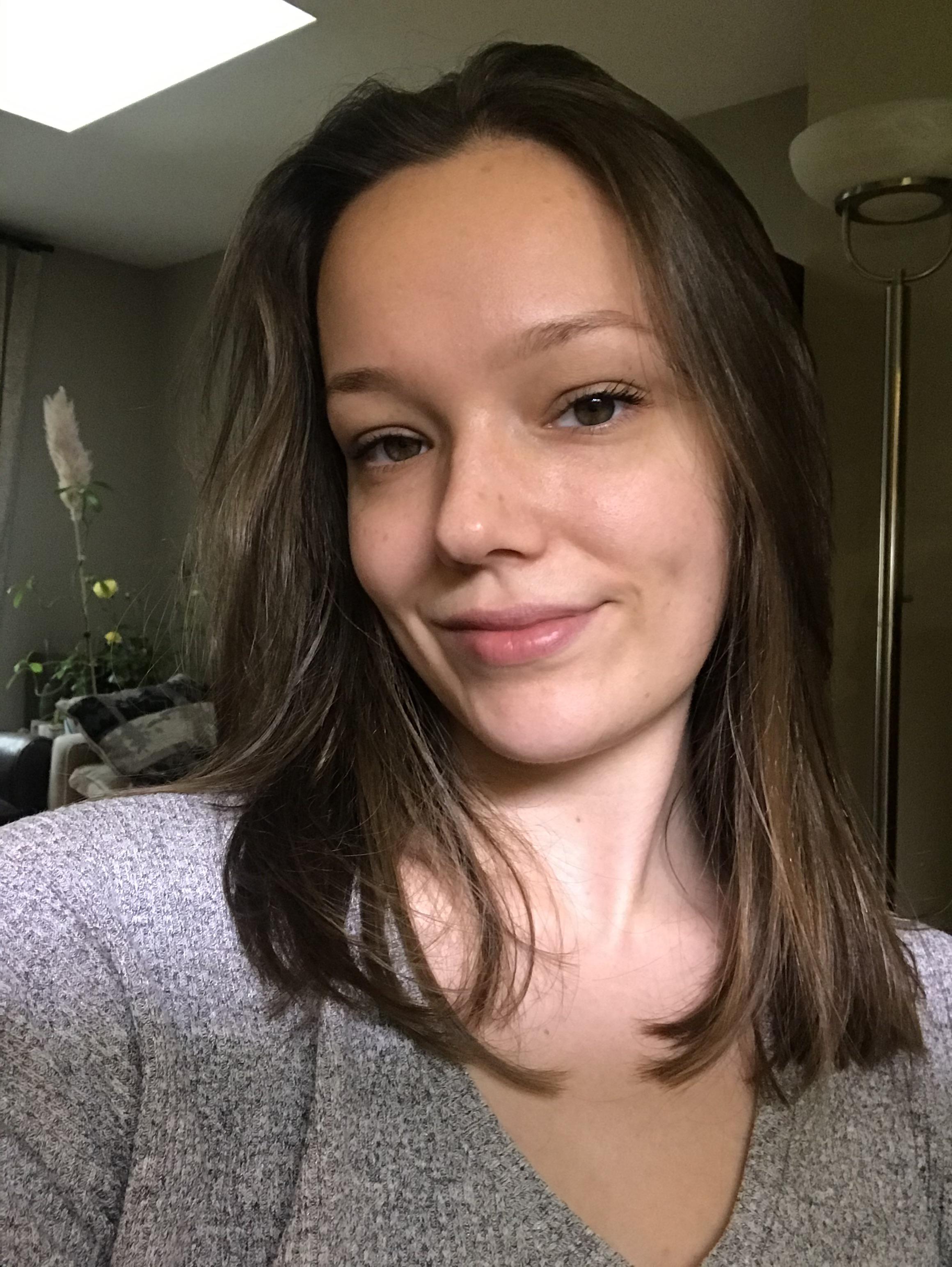 Good lighting thanks to my aquarium 😂 | Scrolller