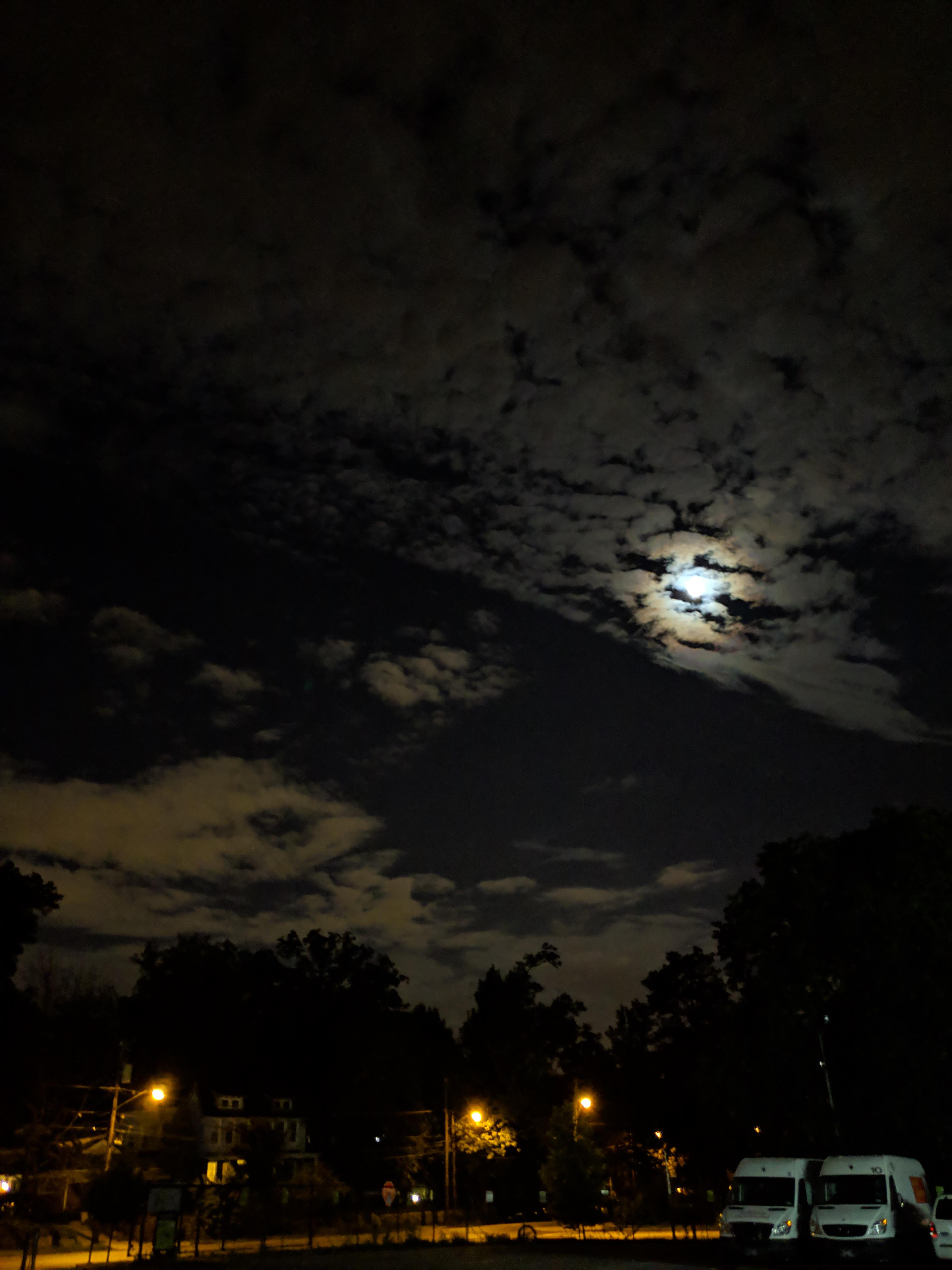 Goodnight (full) moon | Scrolller